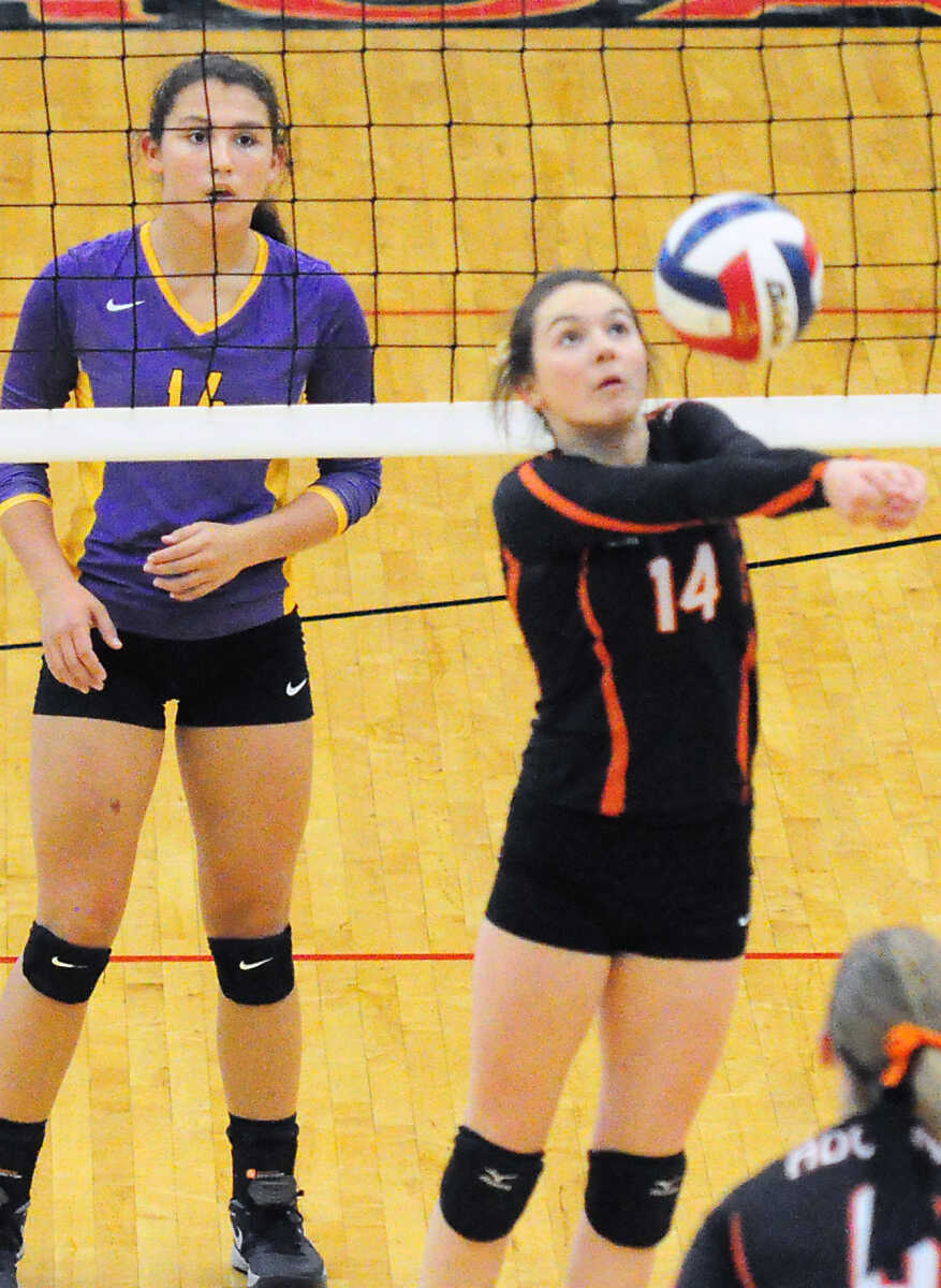 Top seeds advance to semis of SCAA volleyball tournament