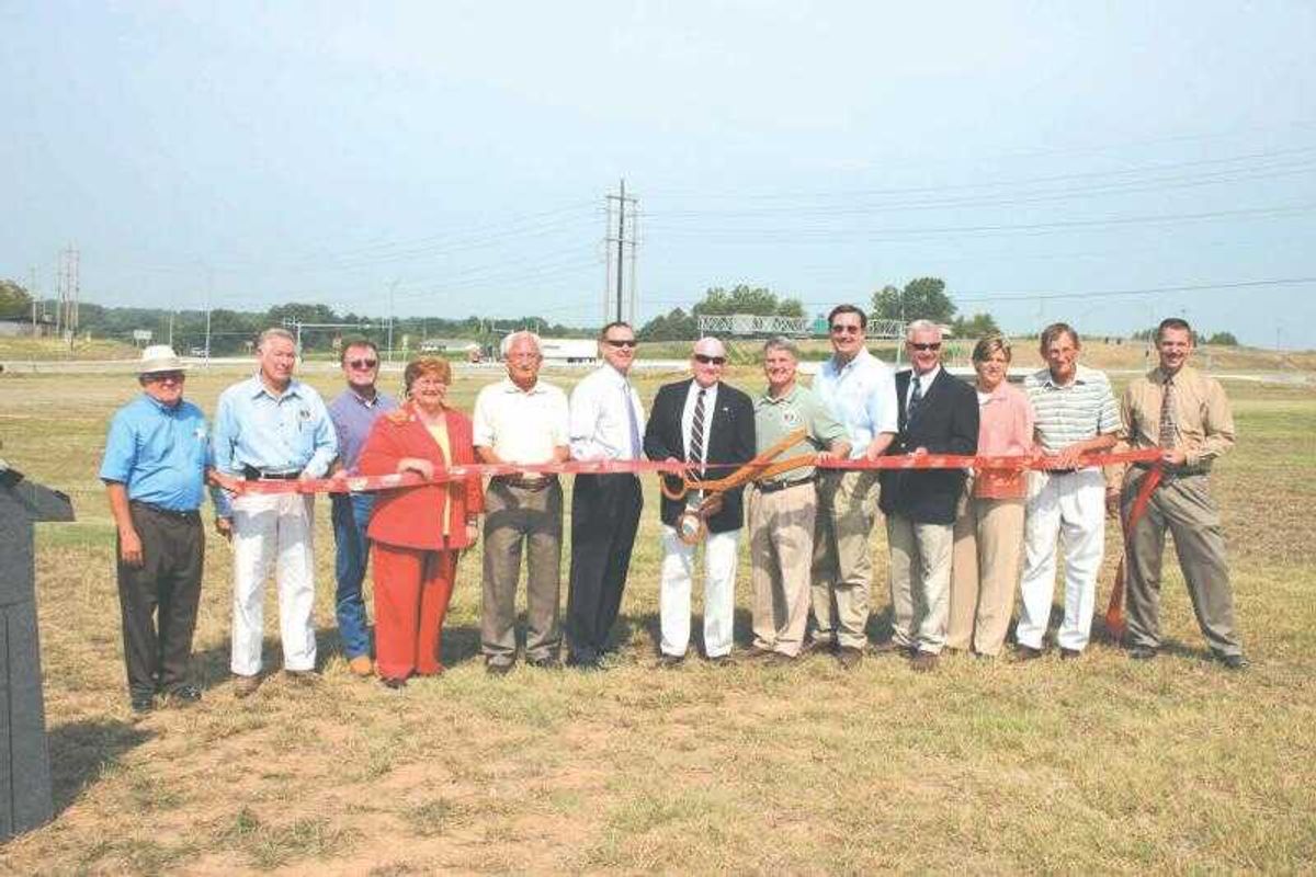 Ribbon-cutting held at new Highway 60/25 overpass