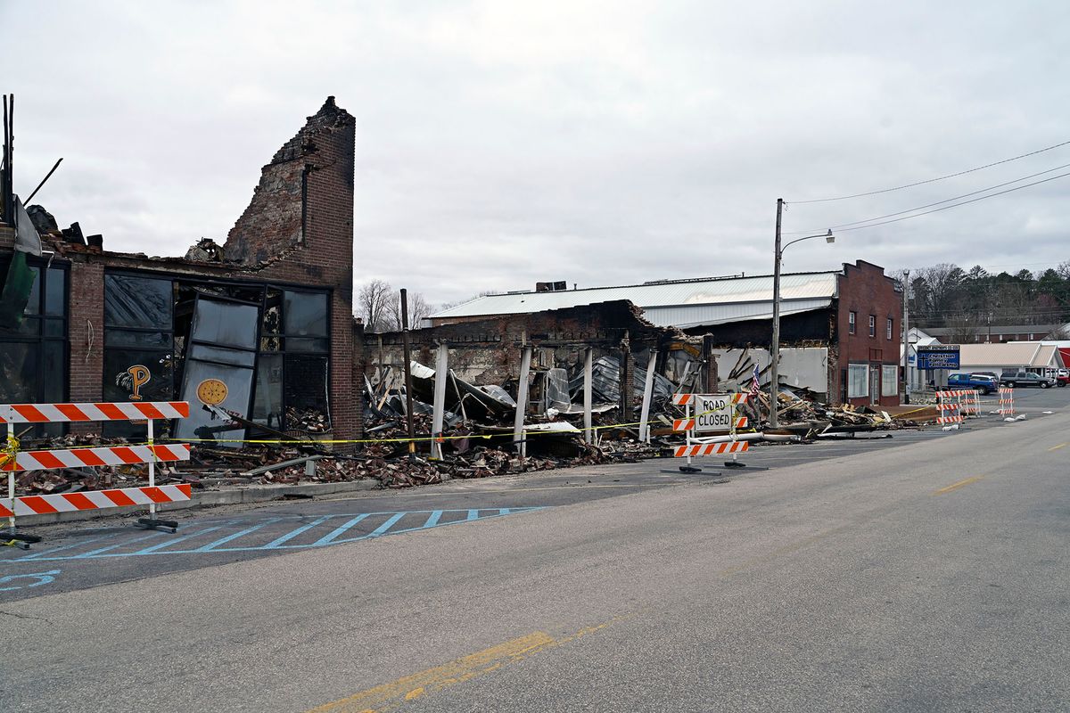 Puxico rallies behind basketball team after tragic fire
