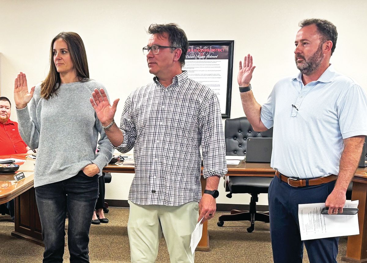 New Dexter Board of Education members sworn in