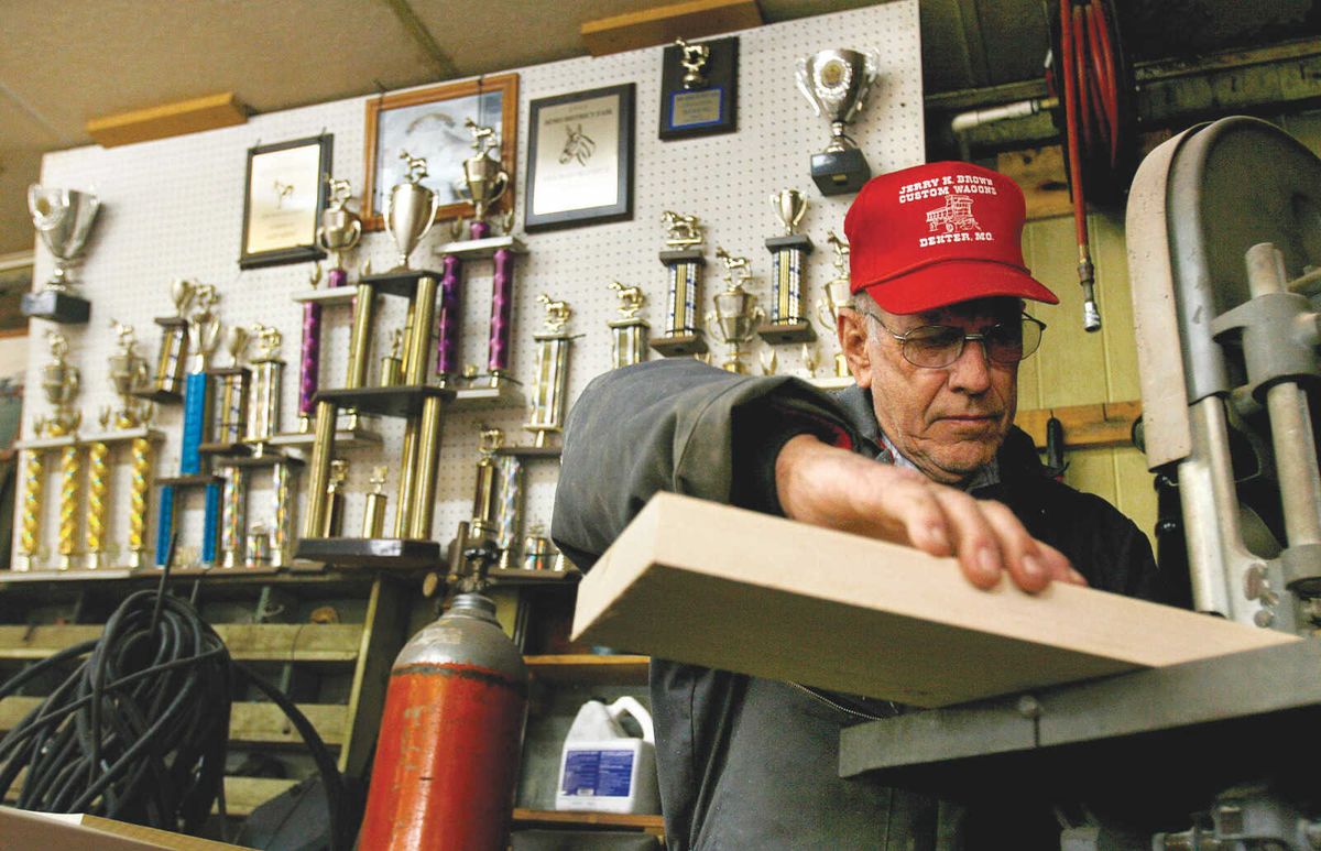 Wagon building is labor of love for local resident