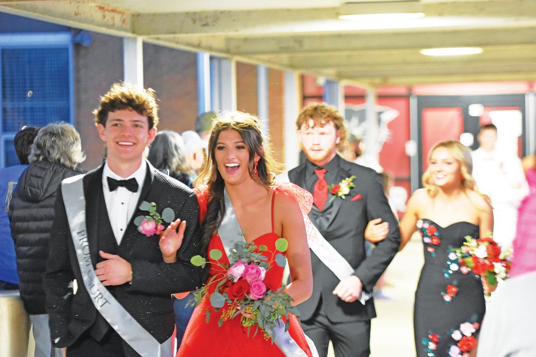 GALLERY Bearcat Event Center hosts a magical prom night for Dexter Hig...