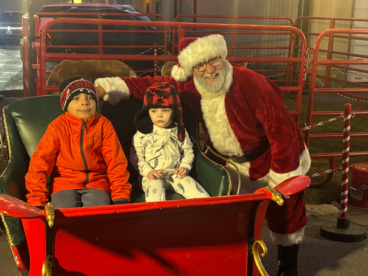 Dexter kicks off the holiday season with festive tree lighting, Santa ...