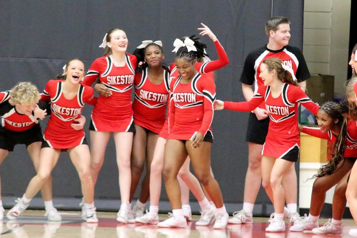 Second-quarter squeeze turns rivalry game in Sikeston’s favor