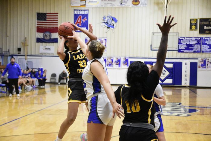Kennett girls beat Twin Rivers 46-44 on last-second layup
