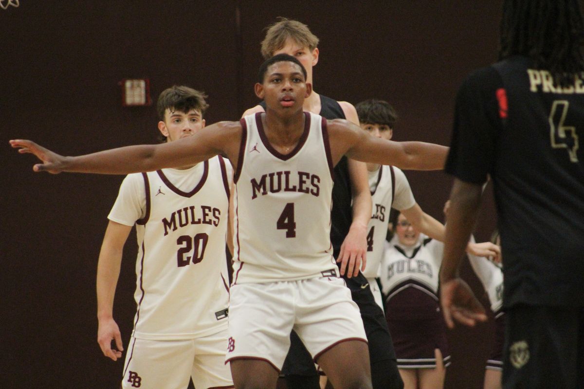 Short-Handed Mules Explode in Second Quarter, Roll to 17-Point Road Wi...