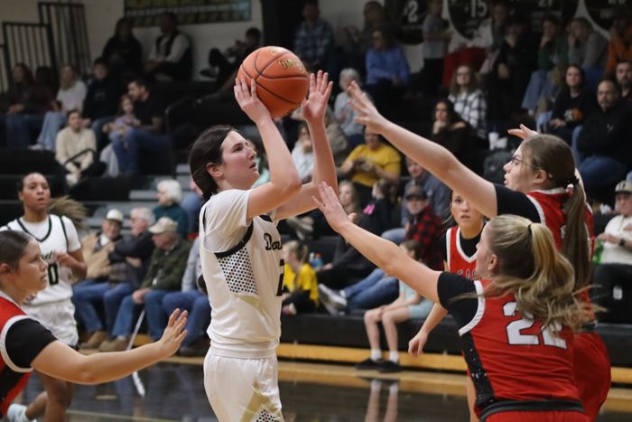 Donettes bounce back with big win over East Carter