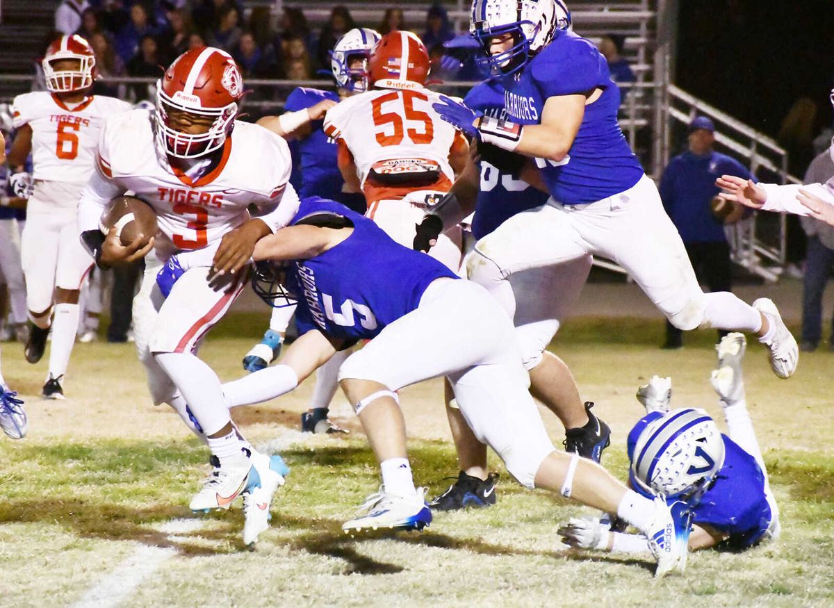 High school football: Valle Catholic eliminates Caruthersville from pl...