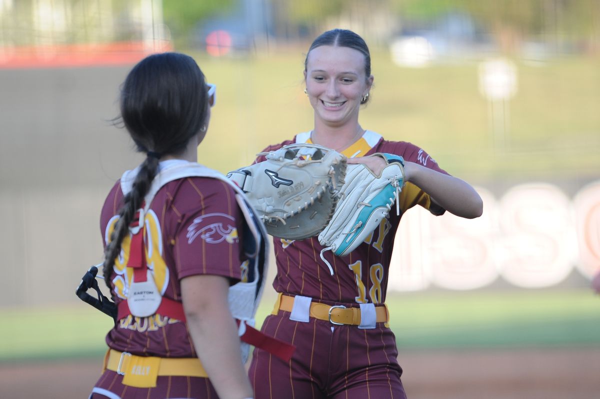 Kelly softball pushes past Farmington 6-4