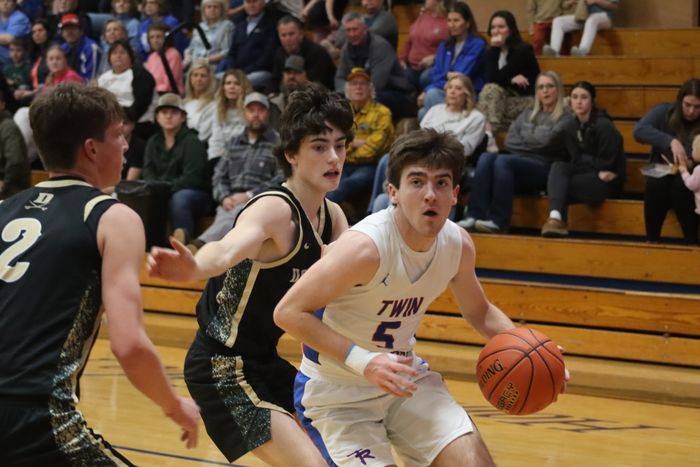 Dons come out on top in defensive battle with Twin Rivers