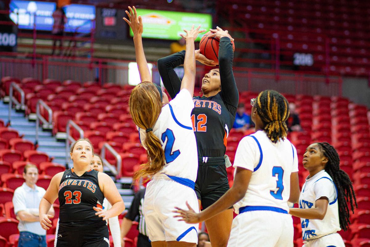 Adams scores 25 as Scott County Central leaves Holiday Classic with wi...