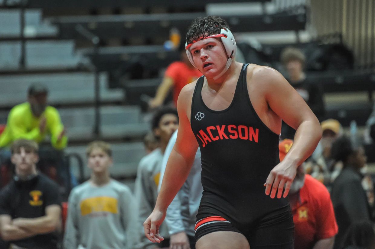 Jackson wrestling completes victorious holiday season