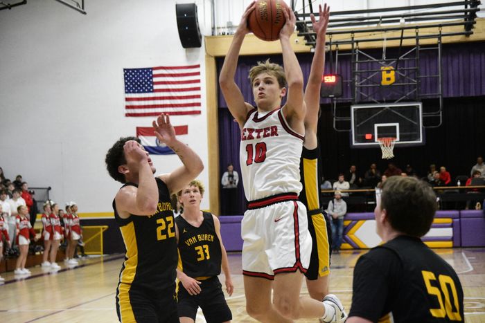 Van Buren Upsets Top-Seeded Dexter 57-56 in Bloomfield Christmas Tourn...
