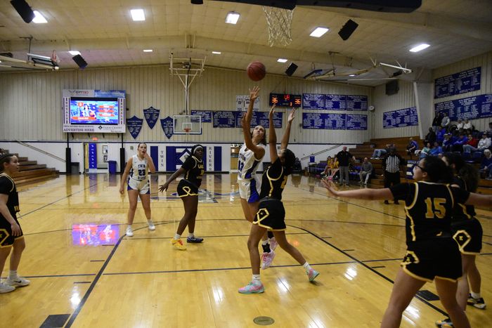 Kennett girls beat Twin Rivers 46-44 on last-second layup