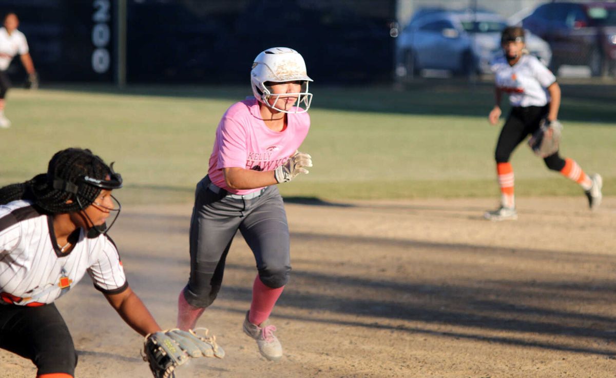 Talented seniors leading the way for Kelly softball
