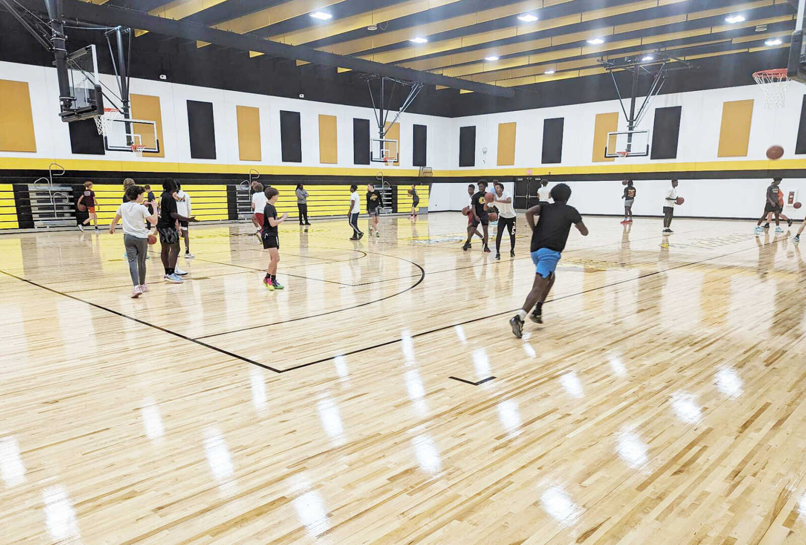 High school basketball: New gym means better practice