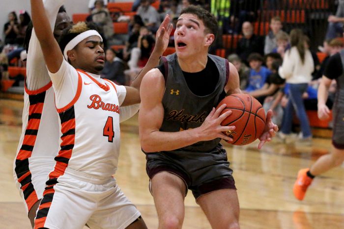 Kelly leaves no doubt in rematch with Scott County Central