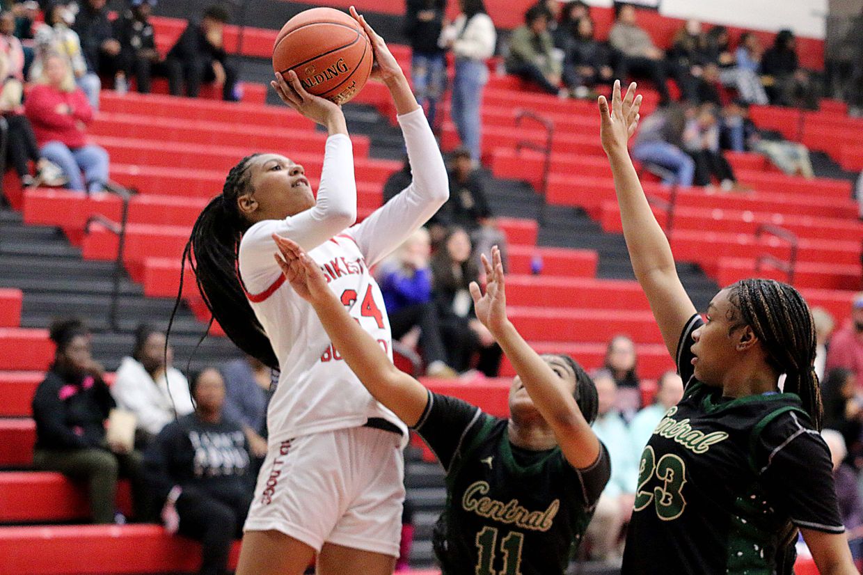 Wiggins and Crook lead Sikeston past Scott City