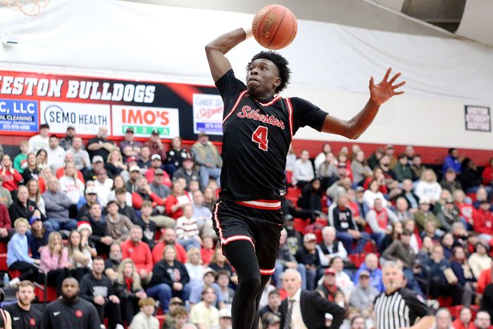 Murray’s 31-point double-double drives wire-to-wire Sikeston...