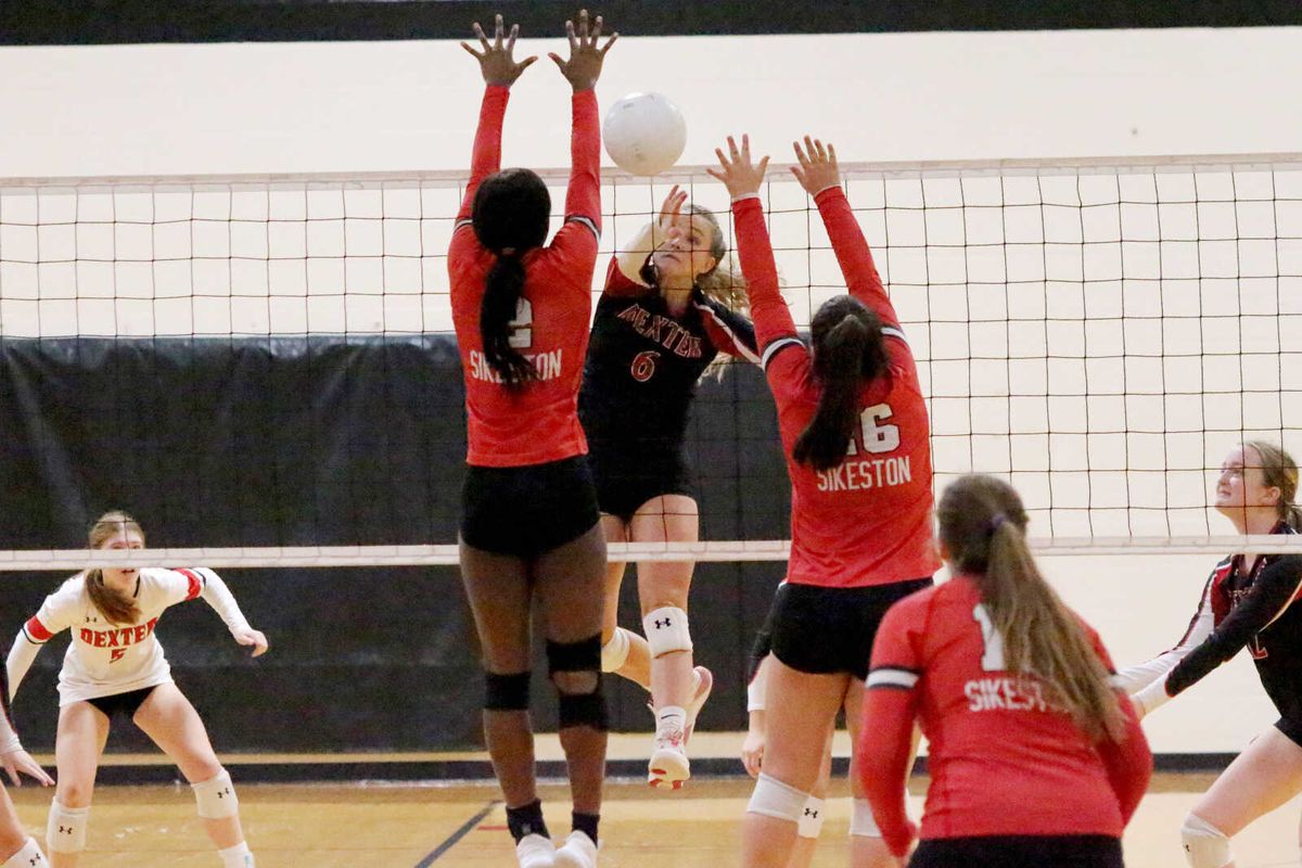 Dexter wins fourth straight with Sikeston sweep