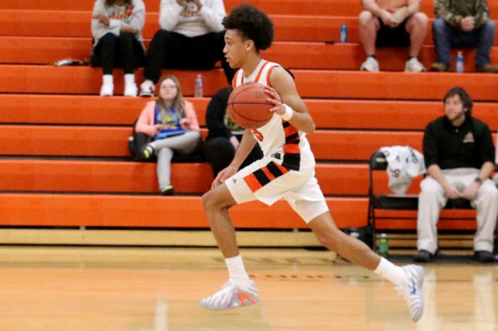 Cooter turns 18 3-pointers into road win at SCC