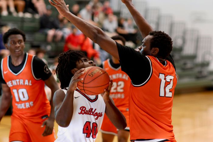 Sikeston closes out Cape Central to score Fountain City Classic threep...