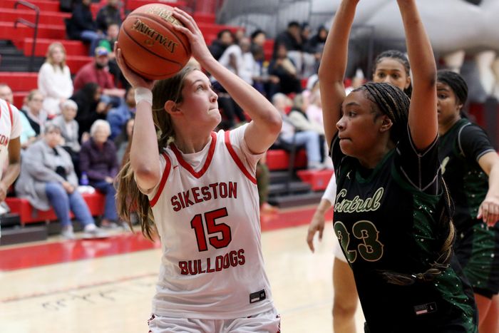 Sikeston stacks wins, answers NMCC pressure, handles SCC on road