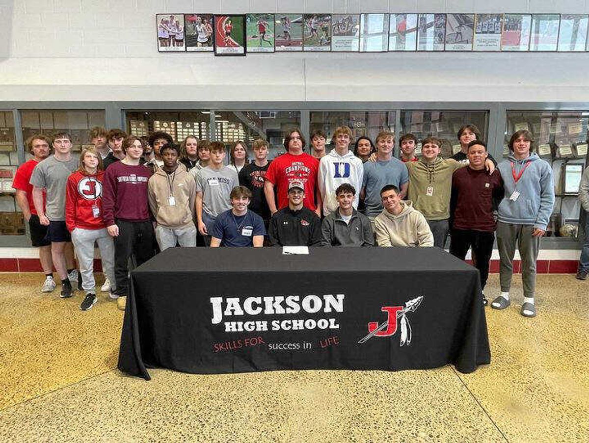 Jackson QB Adrian Fox stays home, signs with SEMO
