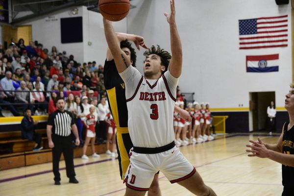 Van Buren Upsets Top-Seeded Dexter 57-56 in Bloomfield Christmas Tourn...