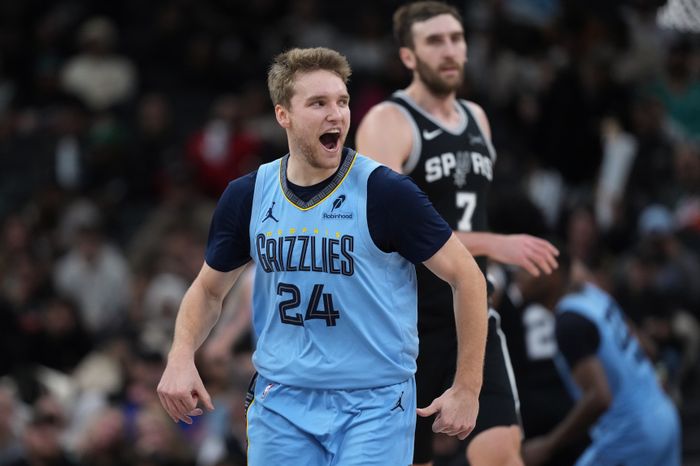 Harrison Barnes scores 31 points as San Antonio Spurs beat Memphis Gri...