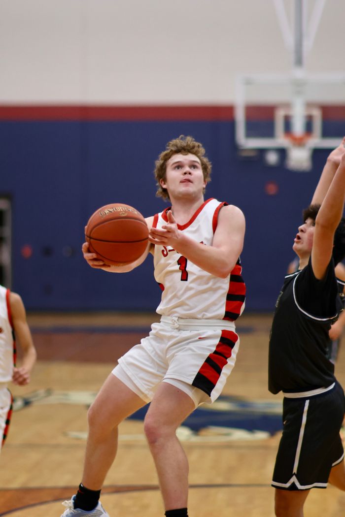 Sikeston falls in semifinals at St. Dominic Christmas Tournament