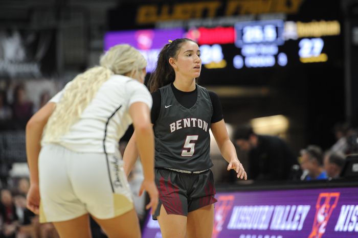 Doniphan’s golden moment arrives, downing Benton for first title in sc...