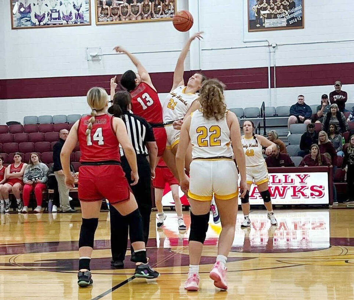 Woodland capitalizes on Kelly's mistakes, secures 51-48 win