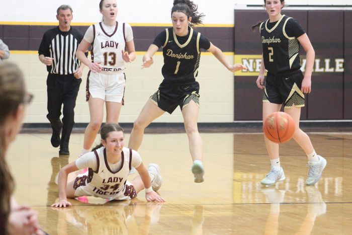 Stingy defense, hot shooting lift Doniphan Donettes past Lad...