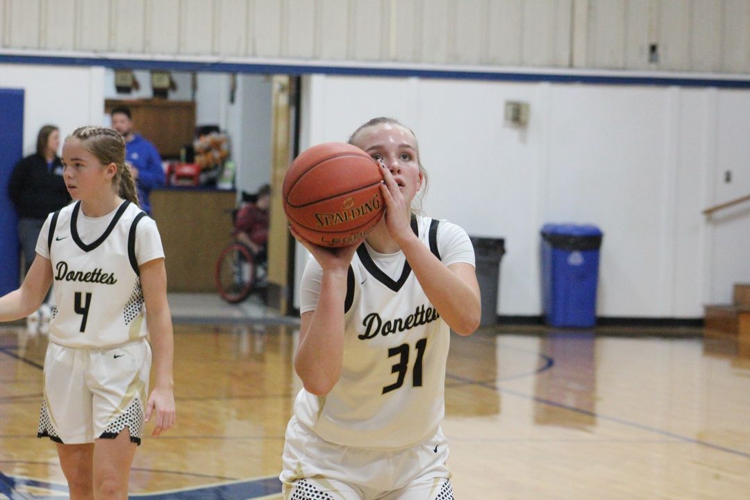 Lockdown defense lifts Donettes to second round of LRCC