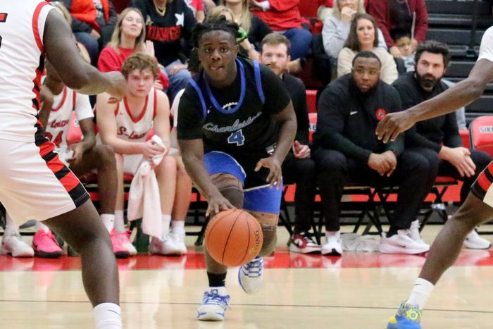 Second-quarter squeeze turns rivalry game in Sikeston’s favor