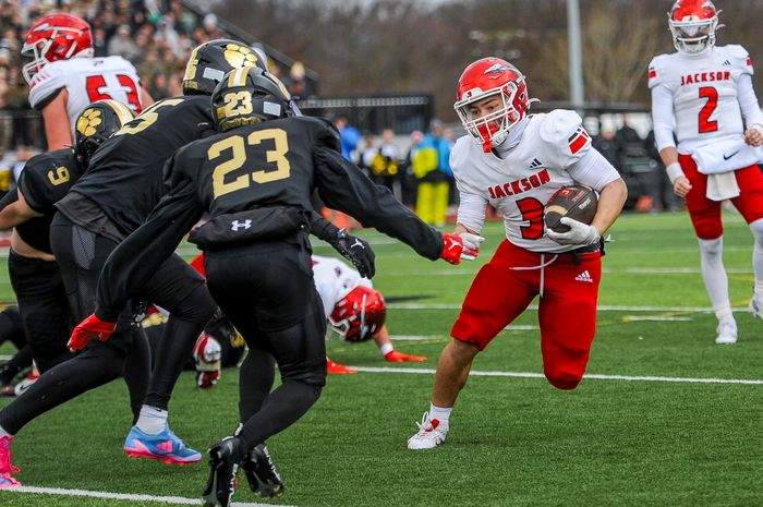 Lee's Summit comes back, ousts Jackson in semifinal thriller