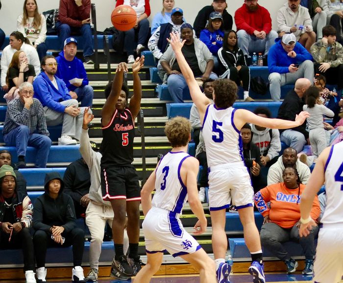Kobe Thomas breaks school 3-point record as Sikeston handles Notre Dam...