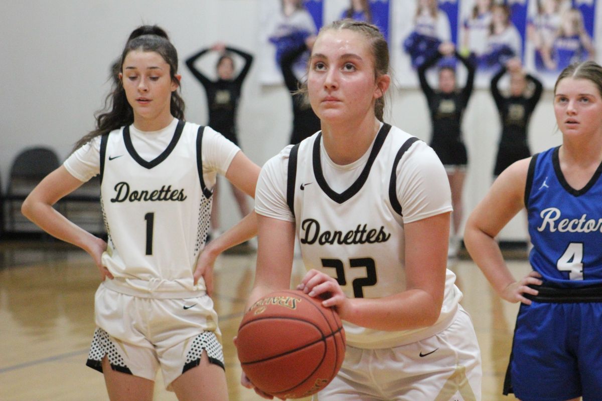 Freshman Standout Bella Monaghan helping 15-1 Doniphan Donettes Chase ...