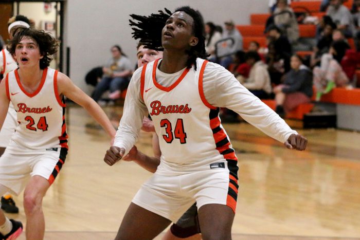 Kelly leaves no doubt in rematch with Scott County Central