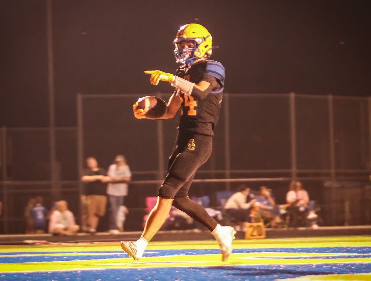 Underwood, Gloth lead Scott City past Portageville 28-22