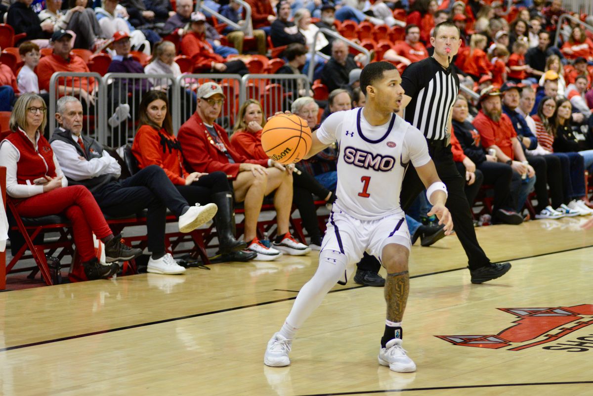 Rob Martin scores 27 to leas SEMO Over Morehead State on the road