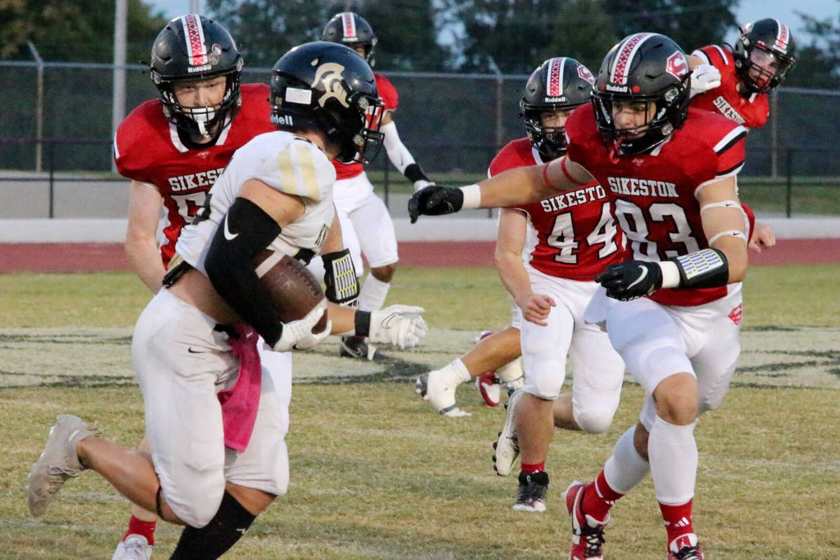 Farmington takes advantage of Sikeston’s costly errors in 35-8 victory