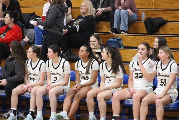 Lockdown defense lifts Donettes to second round of LRCC