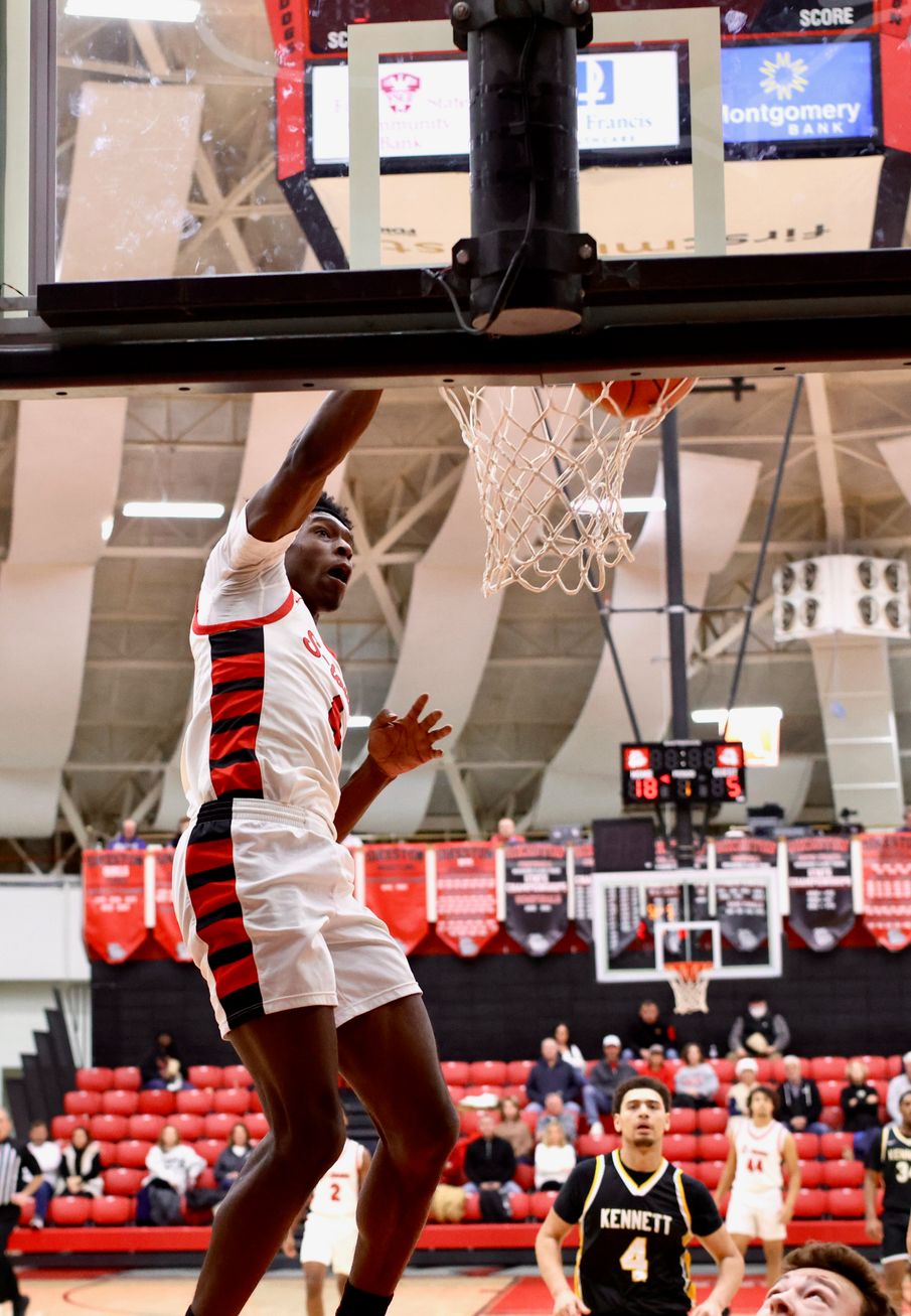 Sikeston turns long-range night into another SEMO Conference checkpoin...