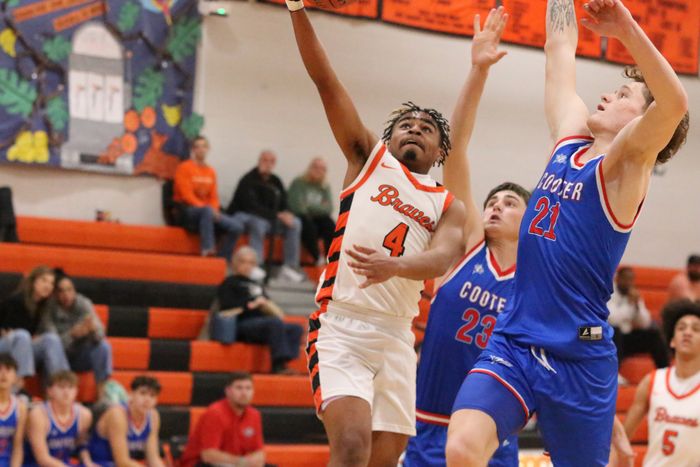 Cooter turns 18 3-pointers into road win at SCC