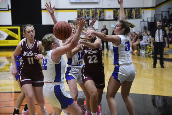 Willow Springs outlasts Twin Rivers 43-41 for the Lady Dawg Classic Ch...