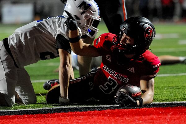 Jackson football slams Northwest, claims third consecutive district cr...