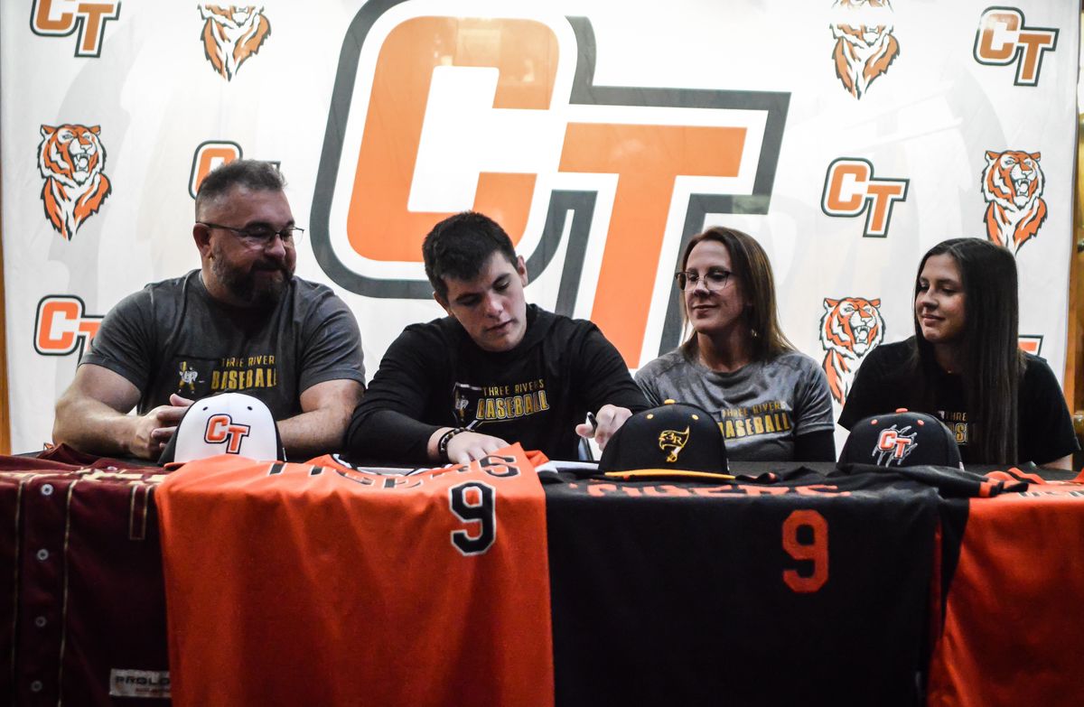 Cape Central’s Hickey signs NLI with Three Rivers