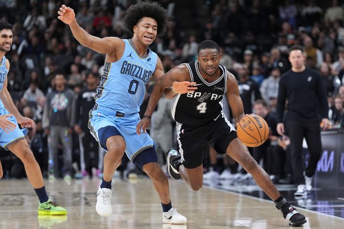 Harrison Barnes scores 31 points as San Antonio Spurs beat Memphis Gri...